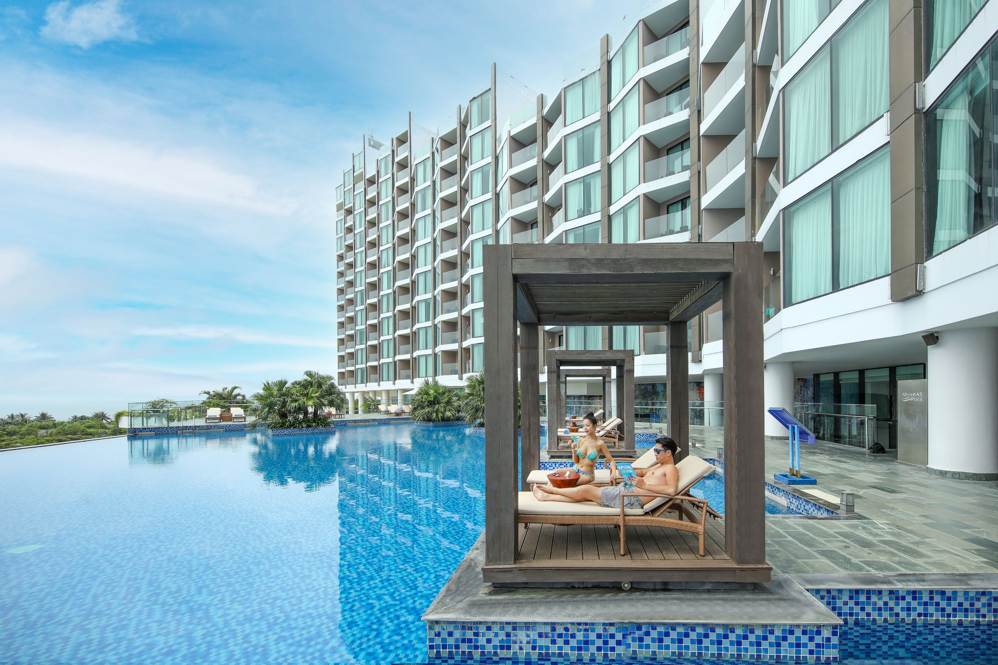 The infinity Above All Pool | FLC
