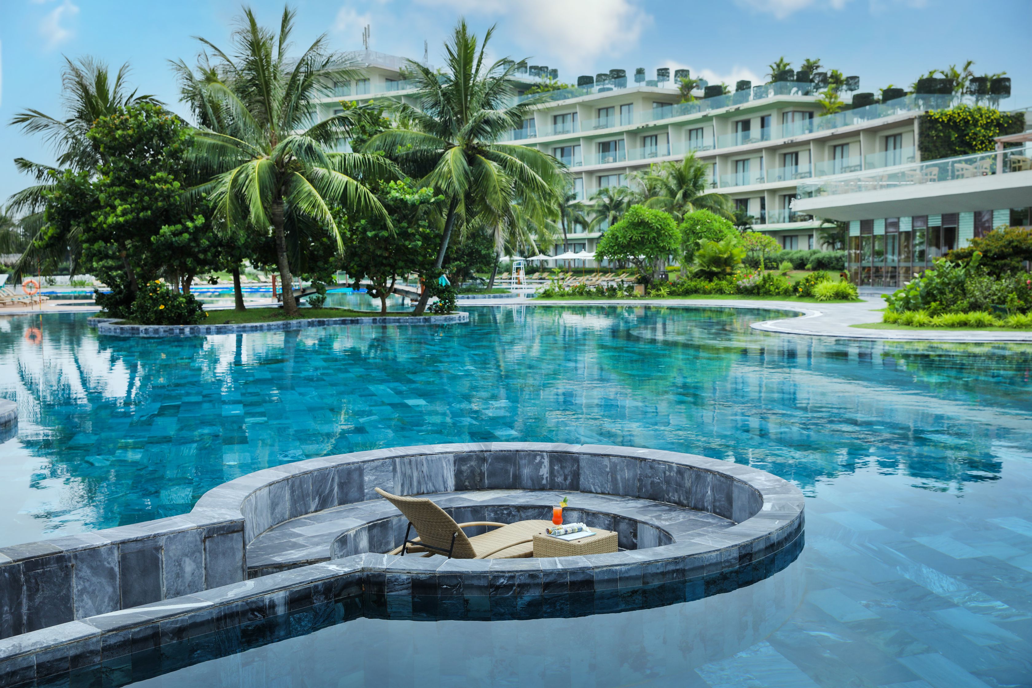 Saltwater swimming pool | FLC